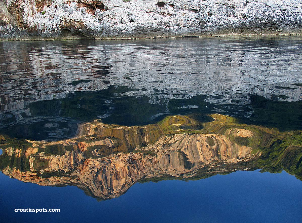 Stiniva beach and bay, Vis island - CroatiaSpots